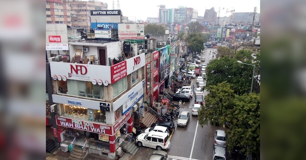 Noida Sector 18 market no car lane these three more lane will become ...