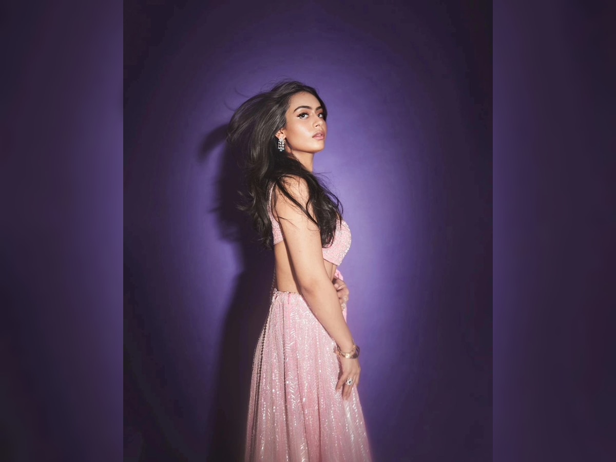 Kajol share daughter Nysa Devgan picture in Manish Malhotra lehenga see ...