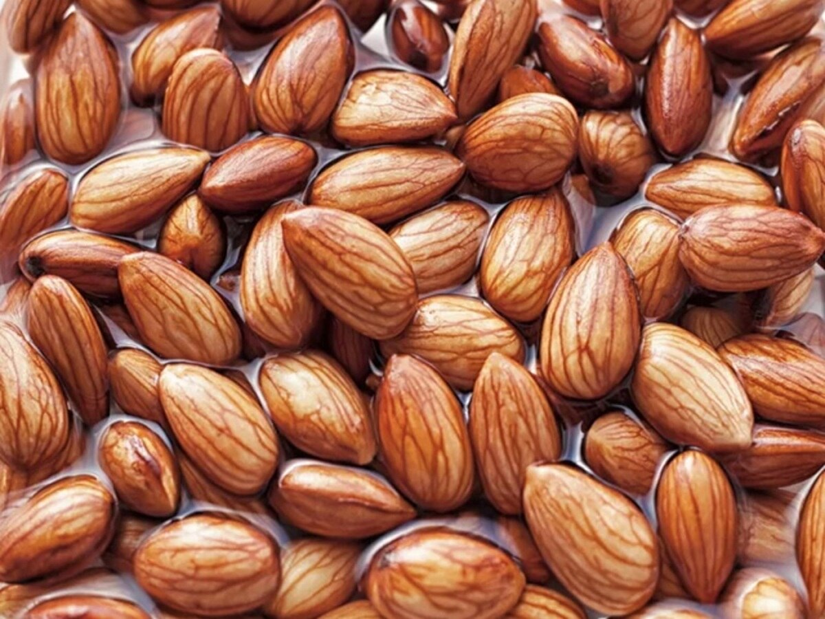 Badam Khane Ke Fayde Almonds not only keep brain but also heart healthy ...