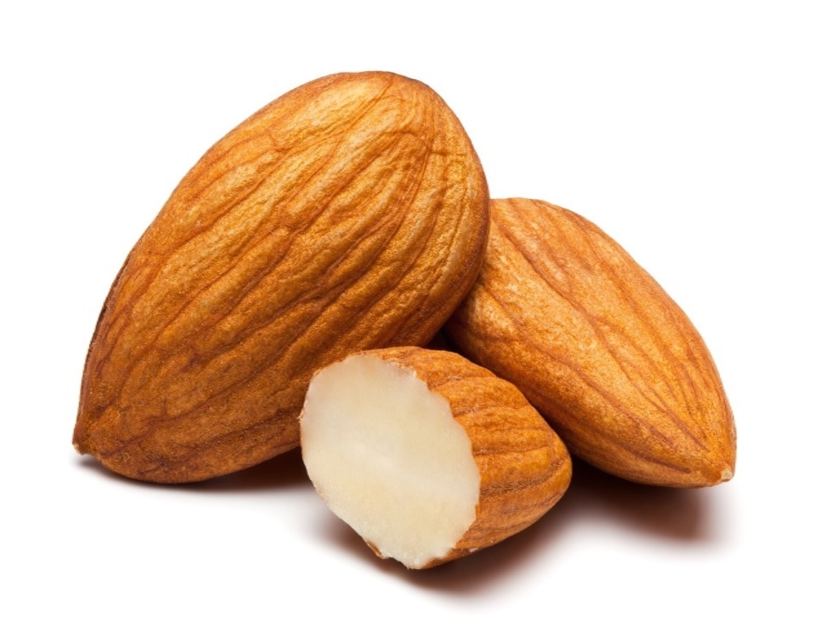 Badam Khane Ke Fayde Almonds not only keep brain but also heart healthy ...