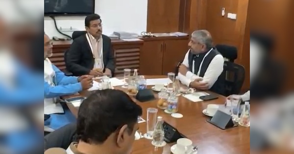 Vibrant Gujarat Global Summit 2024 Rajyavardhan Rathore discussed with ...