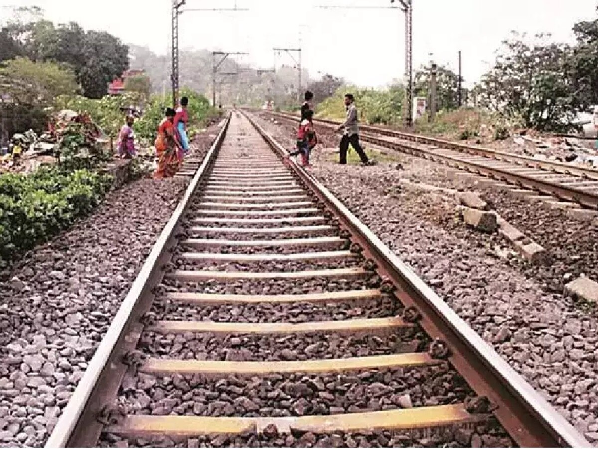 Bihar train accident railway tracks are breaking due to cold wave ...