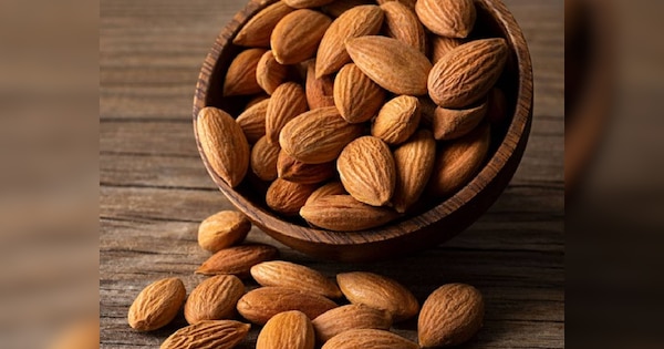 Identify real and fake almonds in these ways | Almonds Real or fake ...
