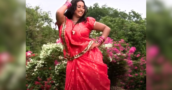 Bhojpuri Song Rani Chatterjee Song Hum Ta Dhodhi Mudale Rahni Goes ...