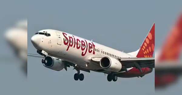 passenger trapped in toilet of SpiceJet flight SG268 going from Mumbai ...