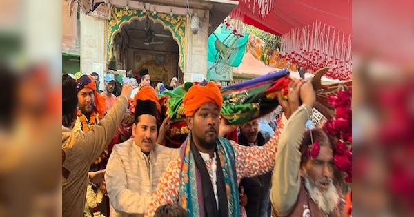 Prayer in Ajmer for Pakistan progress Pakistani pilgrims reach the tomb ...