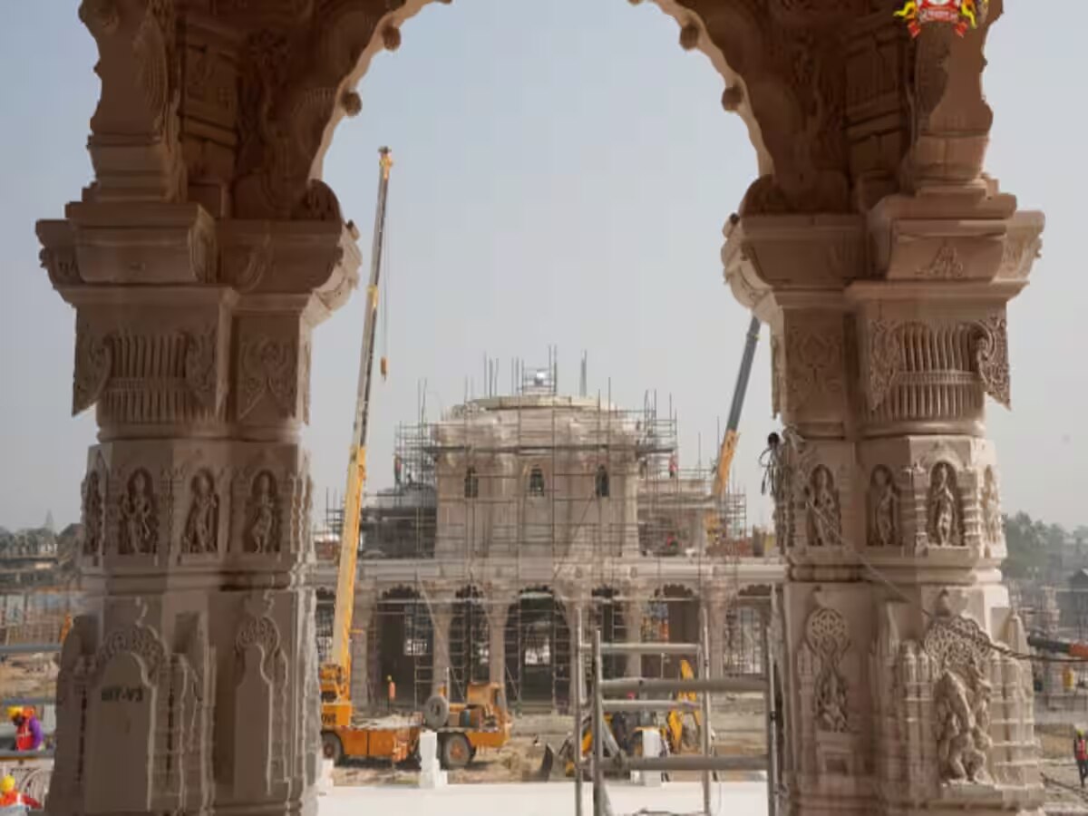 Ayodhya Dham shining from wall painting to sand sculpture before Ram ...