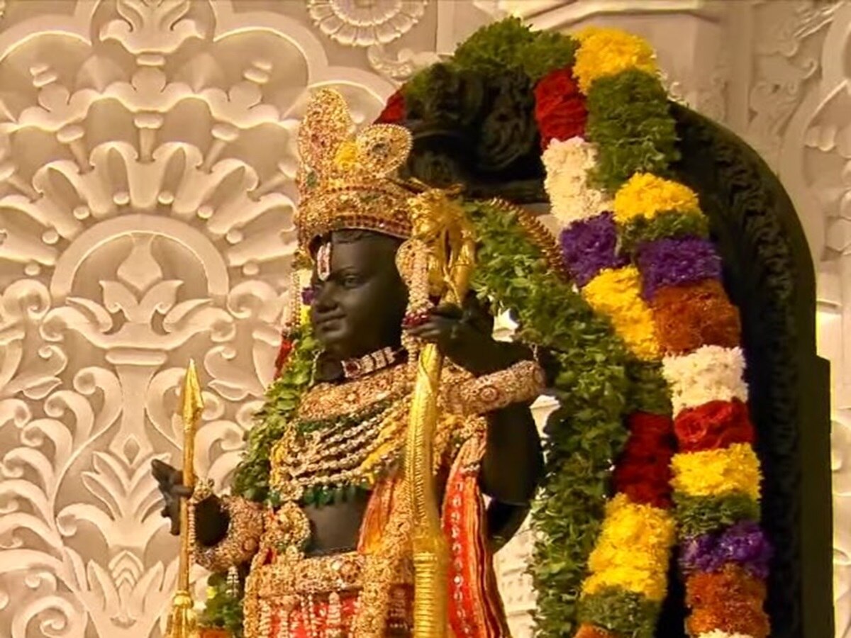 Ram Mandir: See the first complete picture of Ramlala wearing yellow ...