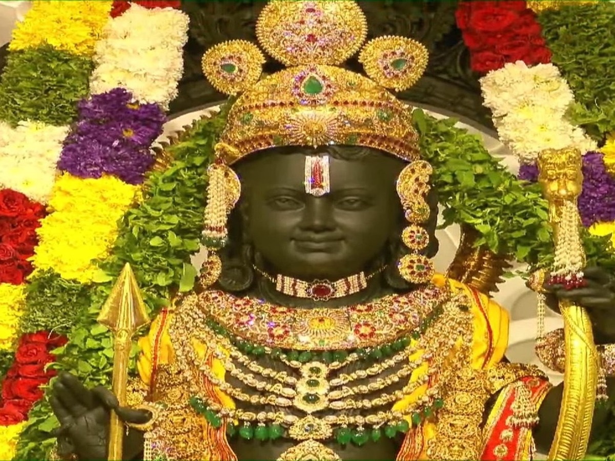 Ram Mandir: See the first complete picture of Ramlala wearing yellow ...