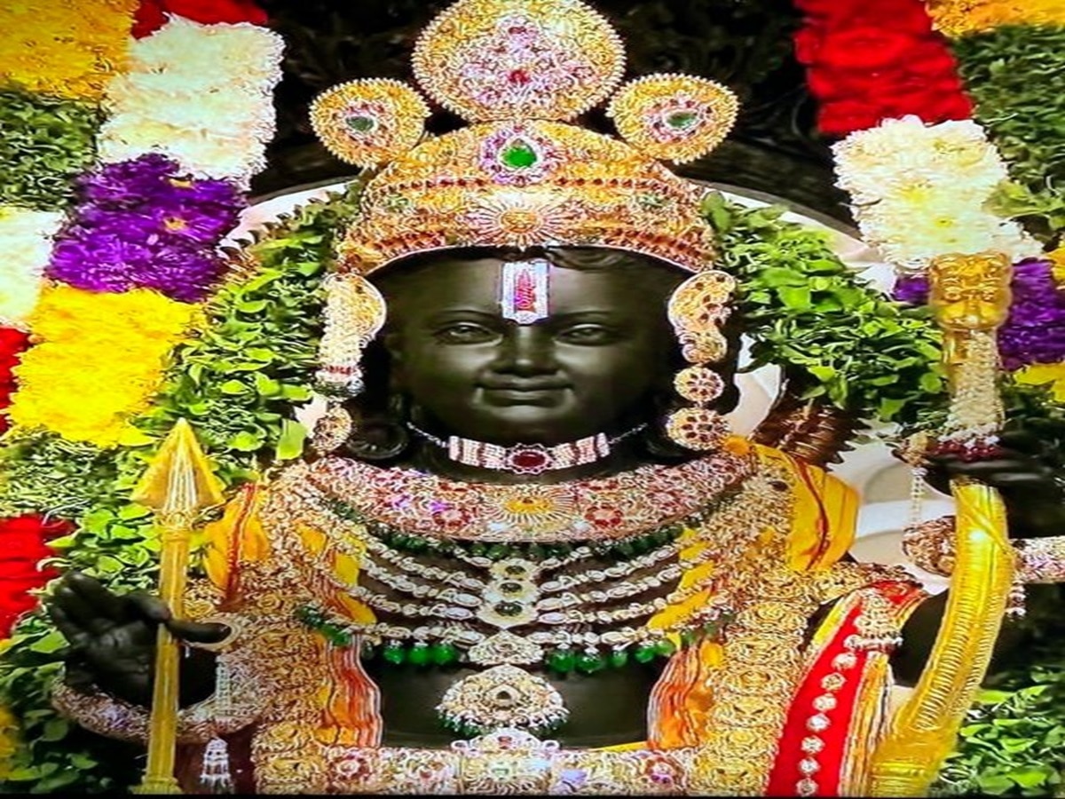 Ram Mandir: See the first complete picture of Ramlala wearing yellow ...