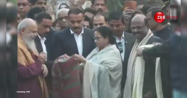 mamata banerjee honored Governor CV Anand Bose in at home program ...