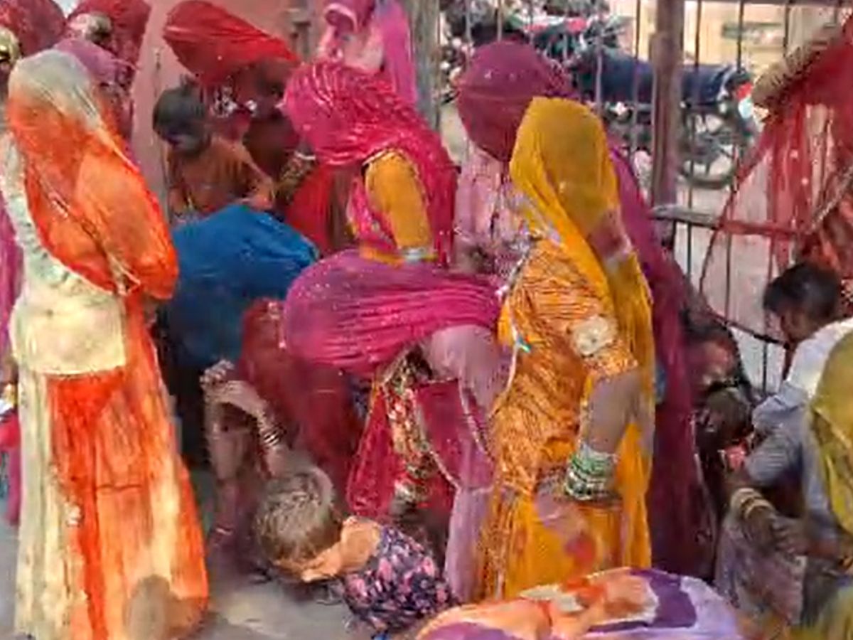People demonstrated by locking main gate of the water supply department ...