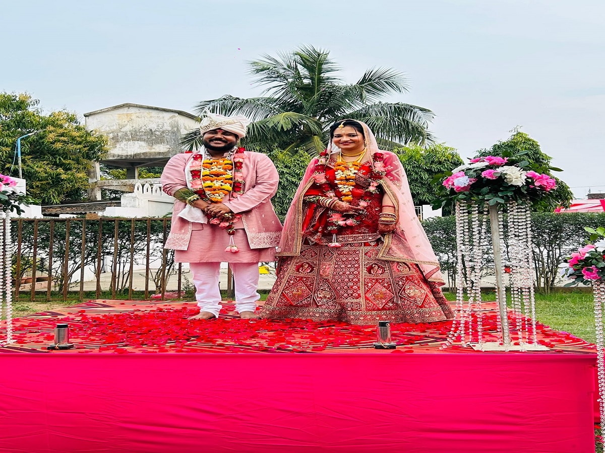 IAS Marriage: ହାତକୁ ଦି ହାତ ହେଲେ କେନ୍ଦ୍ରାପଡାର ପୂର୍ବତନ ଜିଲ୍ଲାପାଳ ଅମ୍ରିତ୍ ...