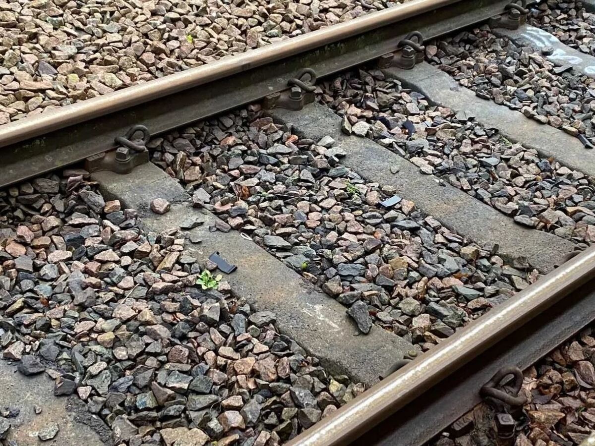 Railway Track Facts: ରେଳ ଧାରଣାରେ କାହିଁକି ବିଛା ଯାଇଥାଏ ମୁନିଆ ପଥର? କ'ଣ ...