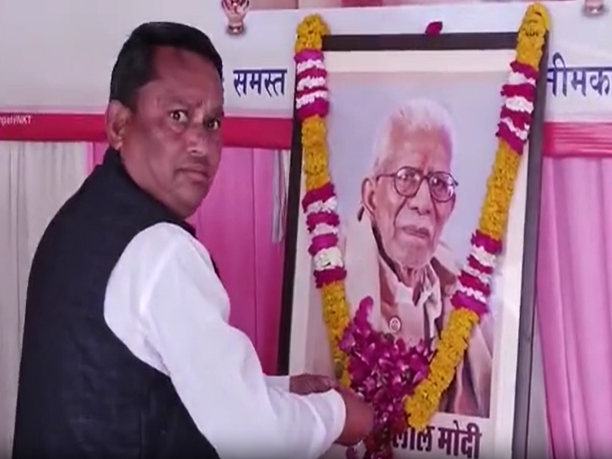 MLA Suresh Modi paid tribute to his father and former MLA Mohan Lal ...