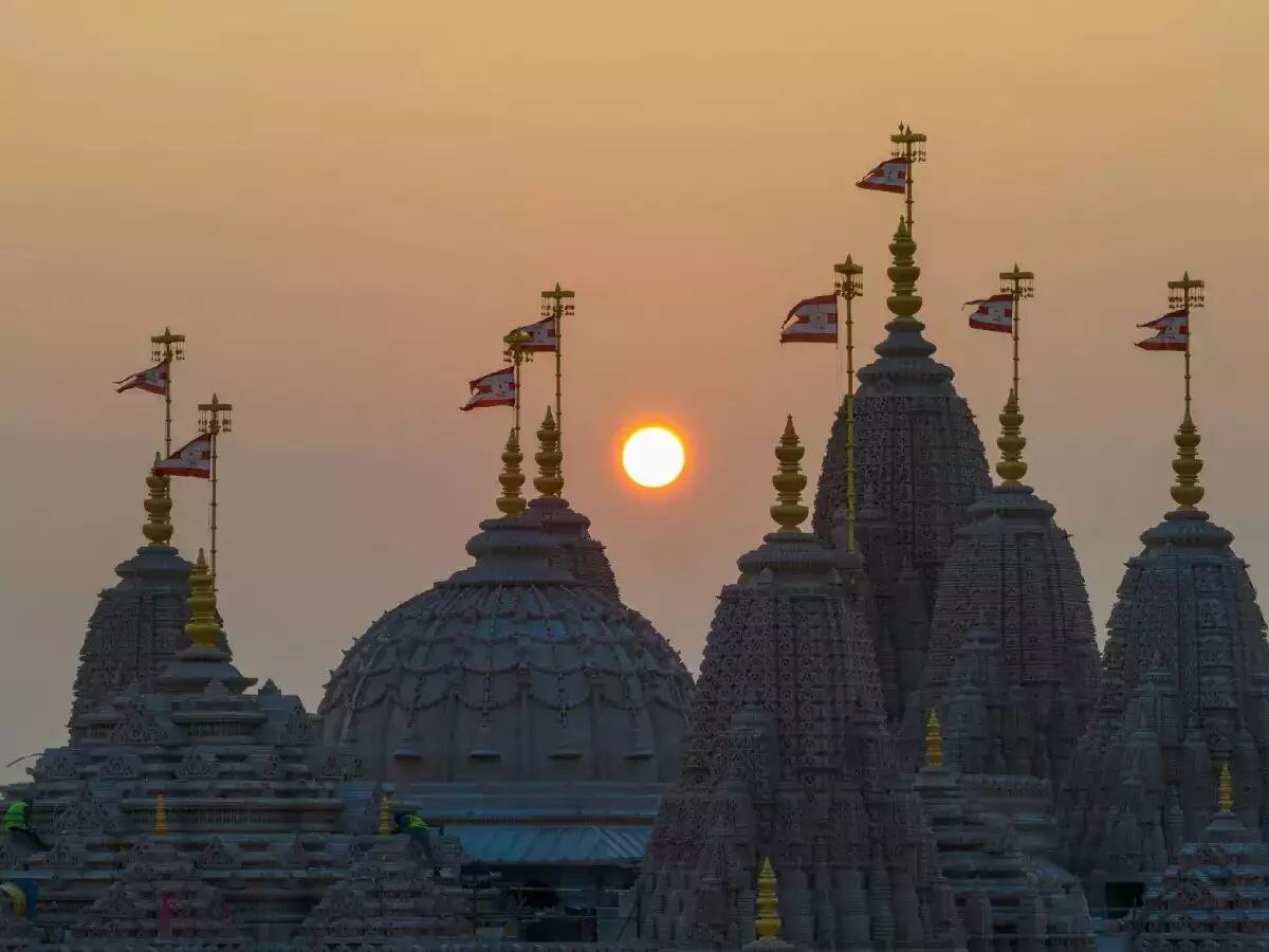 PM Modi inaugurates baps swami narayan hindi mandir UAE bochasanwasi ...