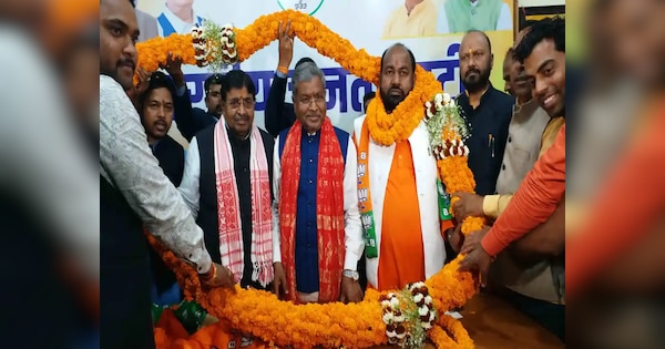 BJP gave a big blow to RJD in Jharkhand former MP ghuran ram joined BJP ...