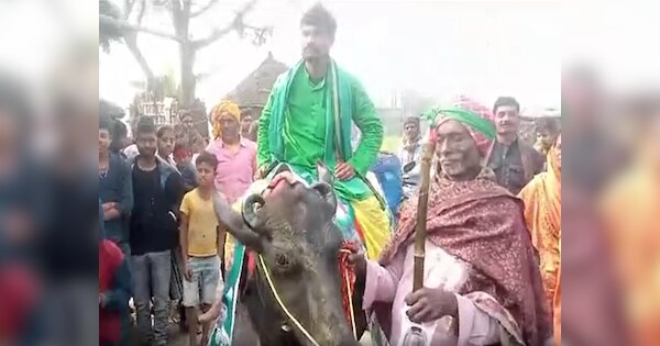 Chacha and Bhatija From Muzaffarpur to Meet Lalu Yadav Riding on ...