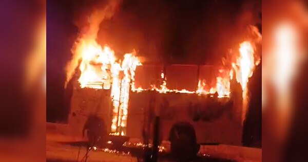 Rajasthan Bus Fire bus full of baraatis fire in dausa manpur |Rajasthan ...