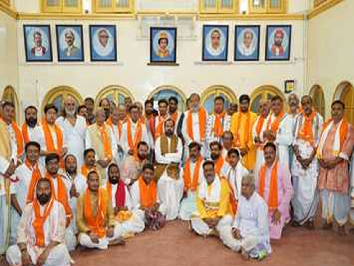 Vishal Bawa reached Nathdwara from Pushti Margiya Havelis to pamper ...