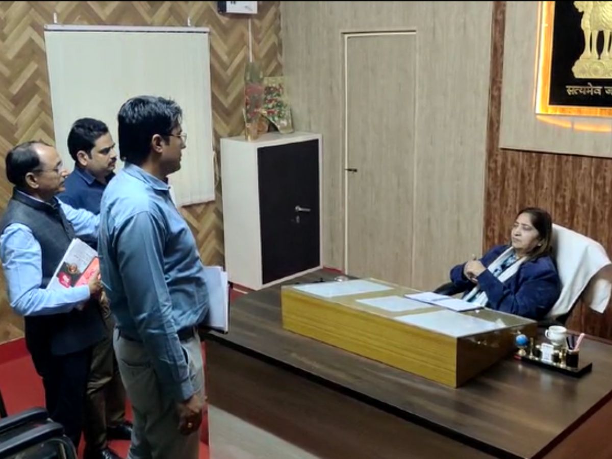 Sadulpur news DM Pushpa Satyani Inspection of Secretariat and Tehsildar ...