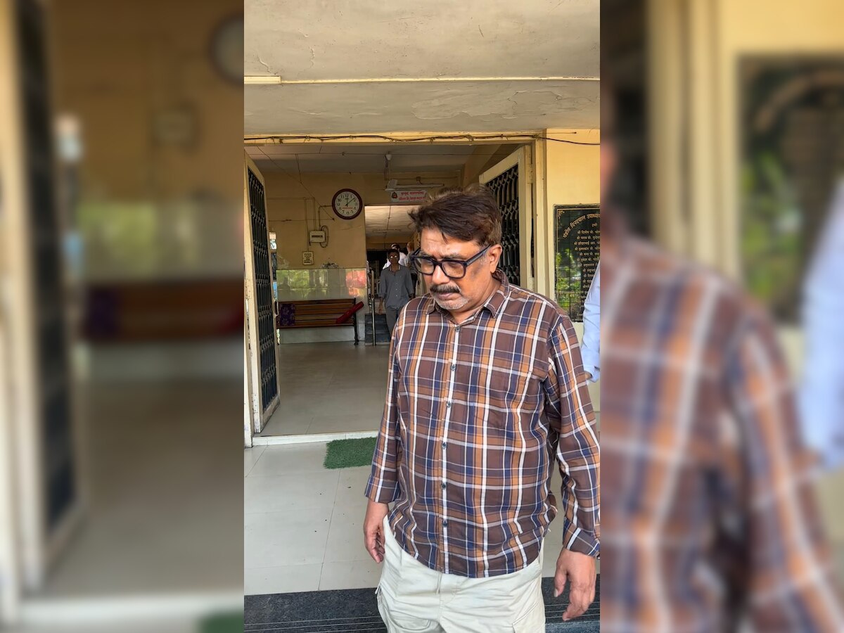 Rituraj Singh Funeral Photos celebs spotted Arshad Warsi Hiten Tejwani ...