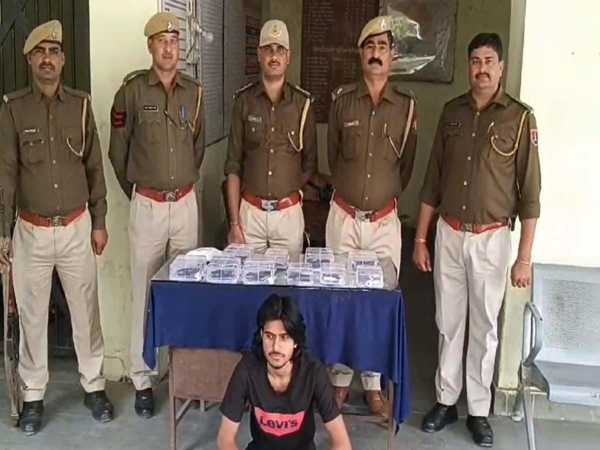Rajasthan Crime Karauli News Smuggler Arrested With Illegal Weapons