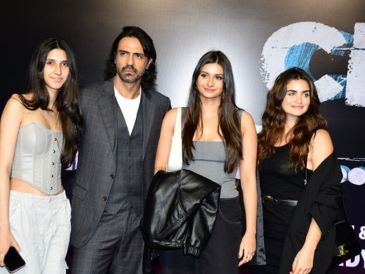 Arjun Rampal Poses With Girlfriend Gabriella Daughters Mahikaa And Myra ...