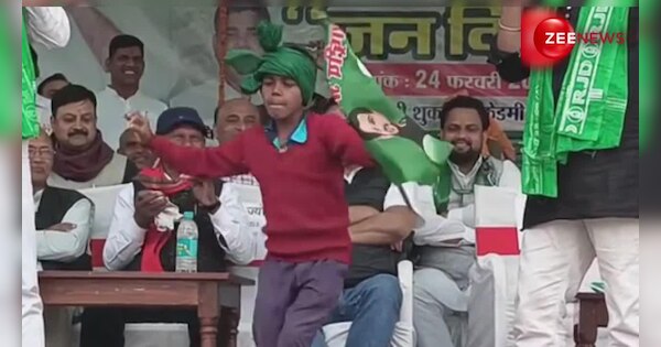 janviswas yatra child shows respect by raising rjd flag in front of ...