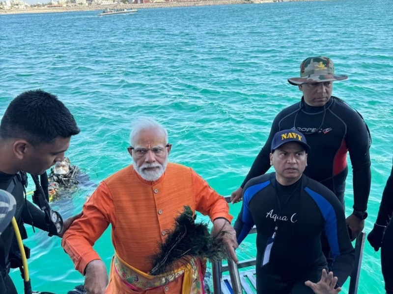 PM Modi went underwater in deep sea and prayed at site the submerged ...