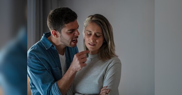 Tips to handle an aggressive partner and save relationship | छोटी-छोटी ...