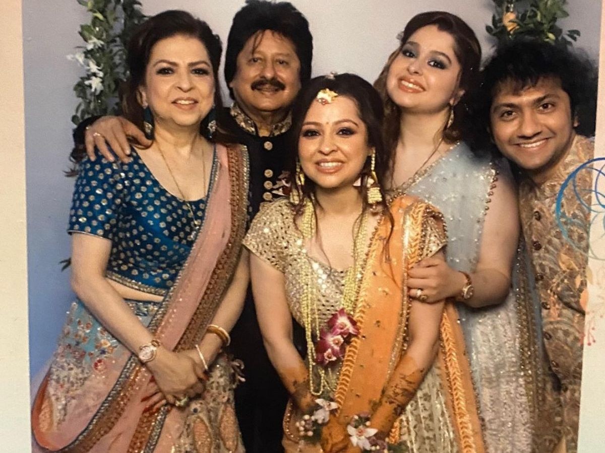 pankaj udhas died know about family wife farida daughter nayaab udhas ...