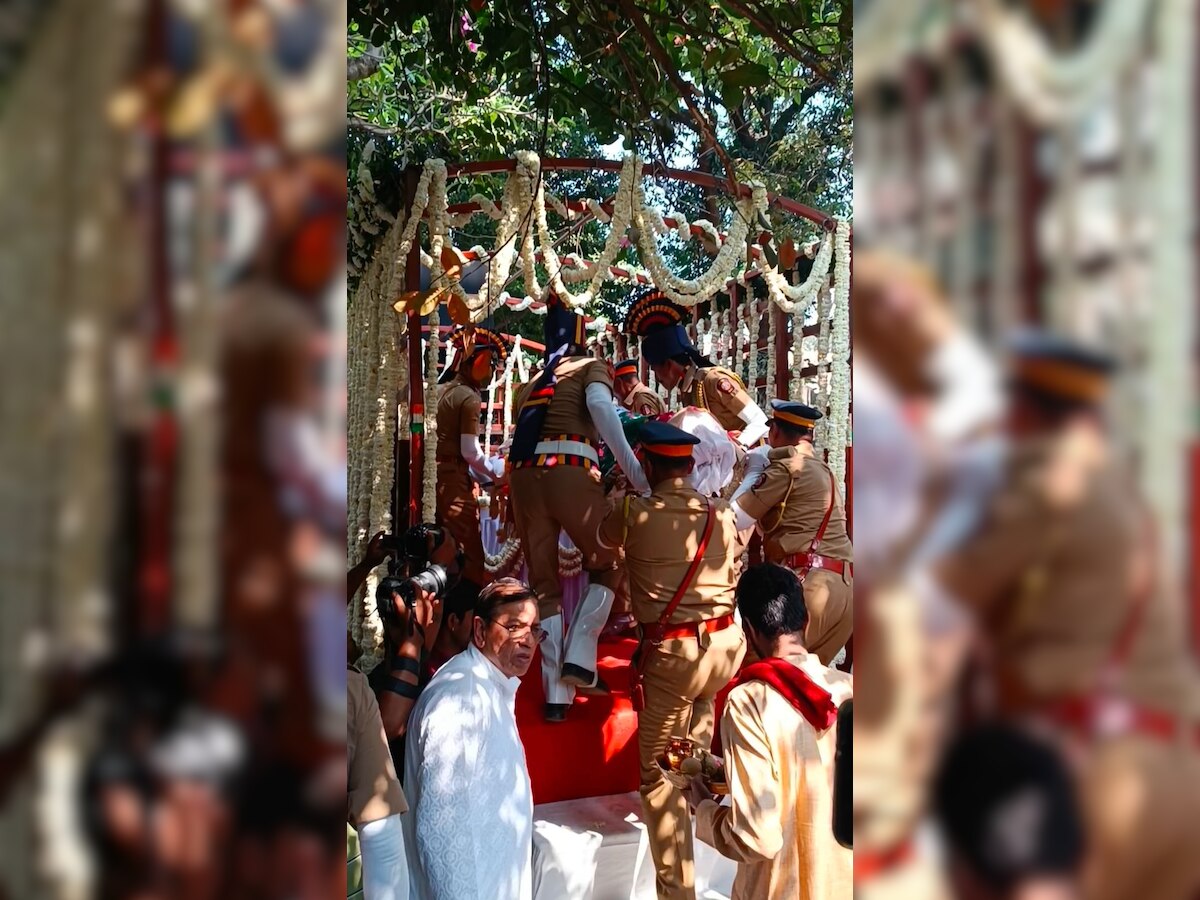 Pankaj Udhas Funeral Photos brother manhar udhas other family ...