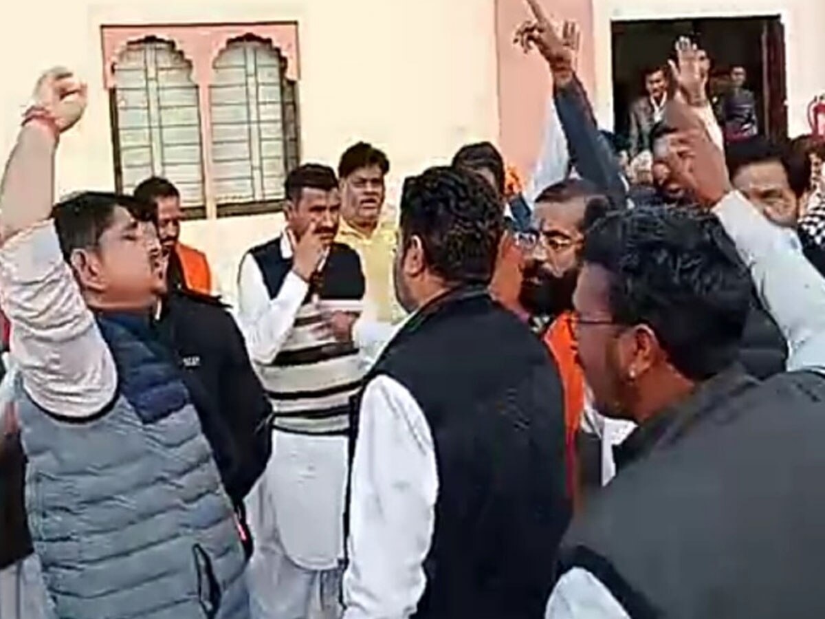 Hanumangarh Uproar in front of minister sumit godara in BJP meeting ...