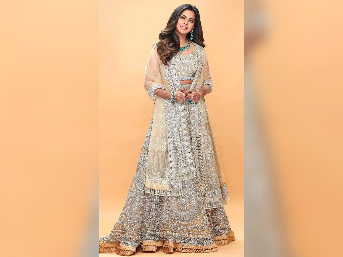 Isha Ambani to Nita Ambani see some beautiful traditional outfits of ...