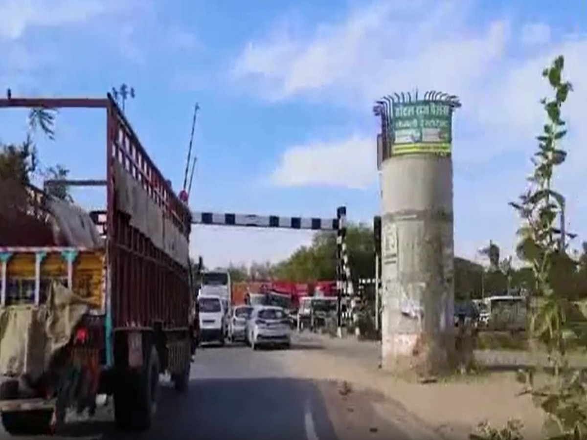 Jhunjhunu Jaipur route Over bridge work being built at railway gate has ...