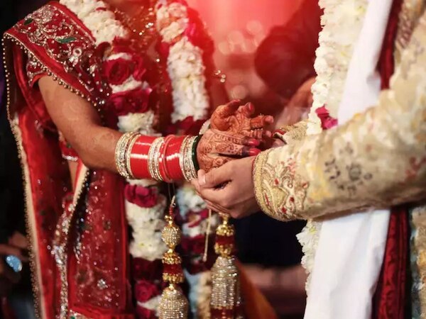 Bride commits suicide on wedding day in Banda Police is investigating ...