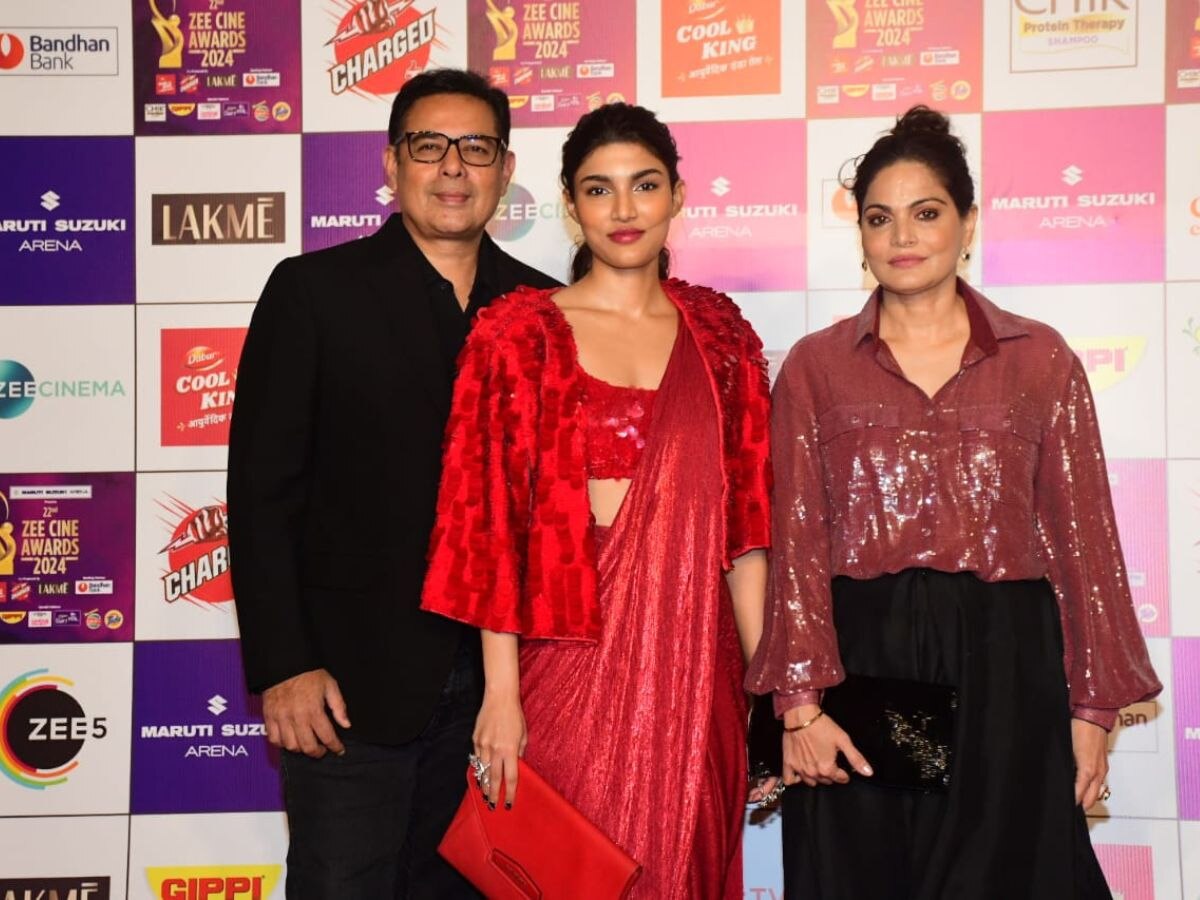 Alizeh Agnihotri Stealing hearts in Red saree at Zee Cine Award with ...