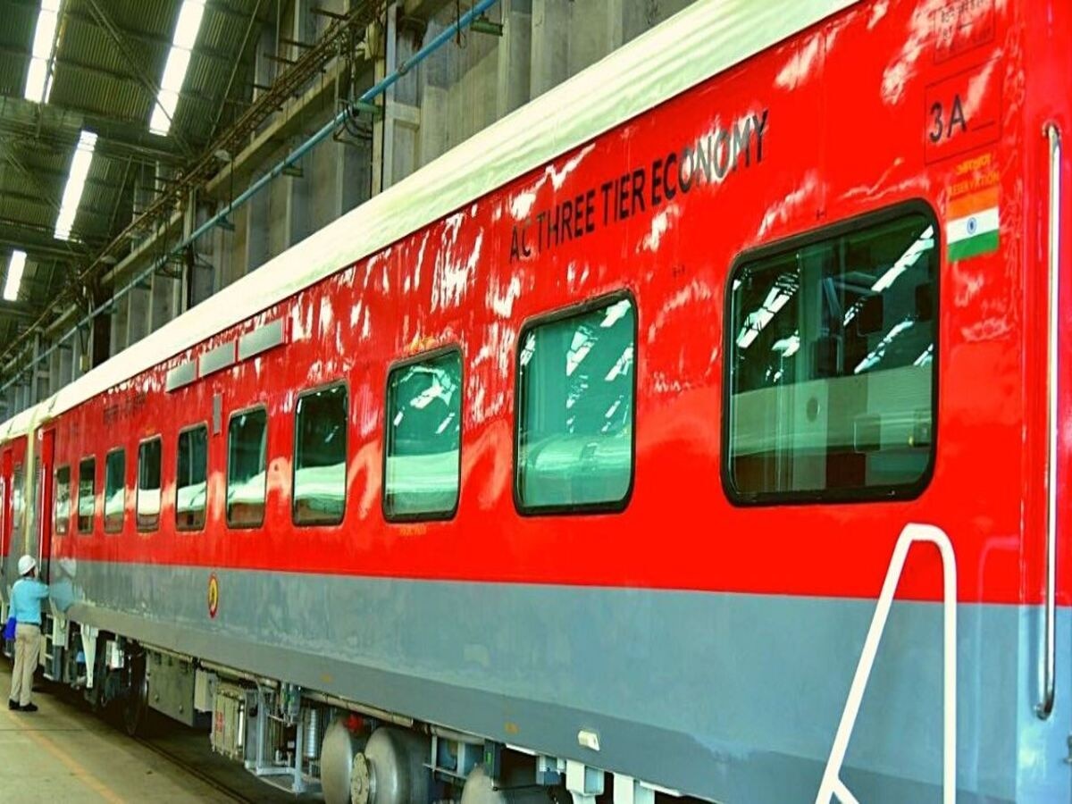 Railway Knowledge: କାହିଁକି ଭିନ୍ନ ଭିନ୍ନ ରଙ୍ଗର ହୋଇଥାଏ ପାସେଞ୍ଜର ଟ୍ରେନ କୋଚ?