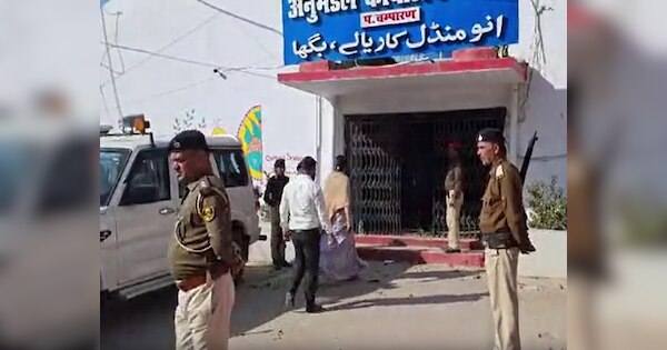 Teacher absconds with student in Bagaha | Bagaha News: शिक्षक को शिष्या ...