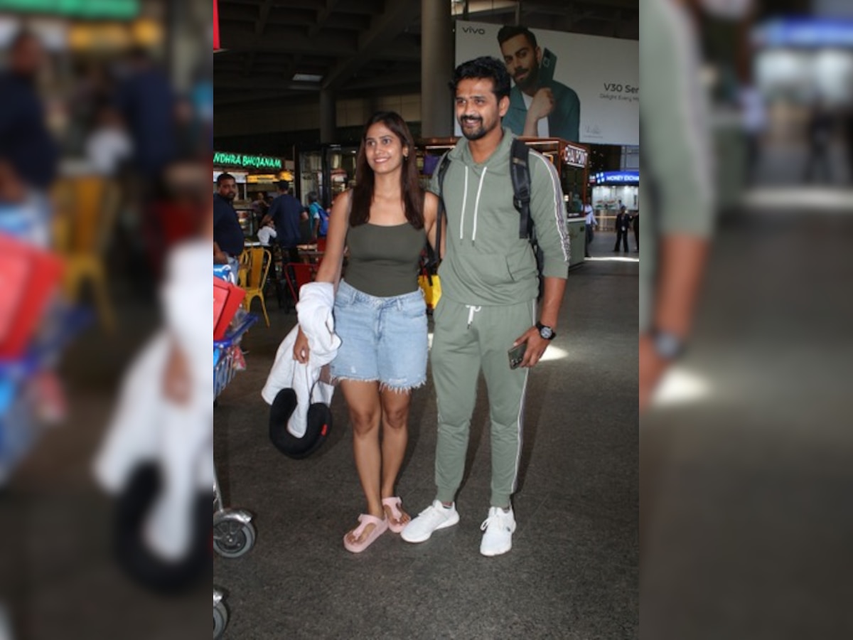 celebs at airport avneet kaur Yogita Chavan And Saurabh Choughule photos | अवनीत कौर ने एयरपोर्ट ...