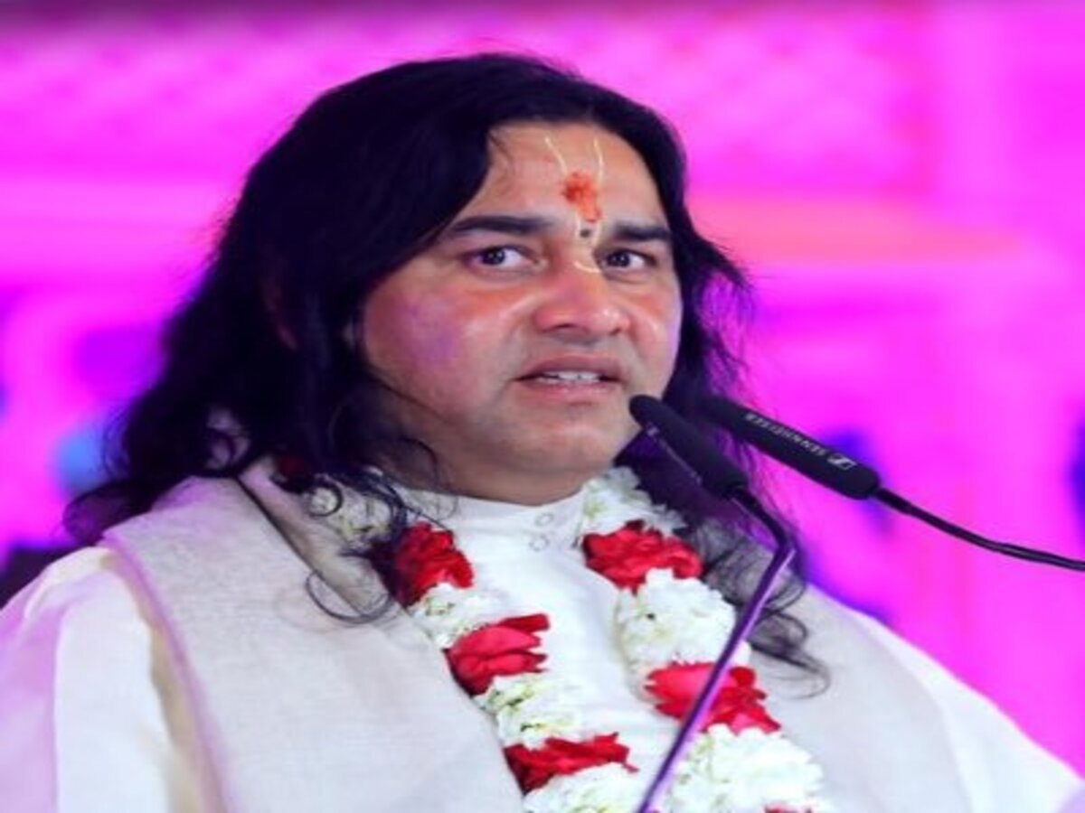 Bihar Deputy CM Vijay Sinha met storyteller Shri Devkinandan Thakur ...