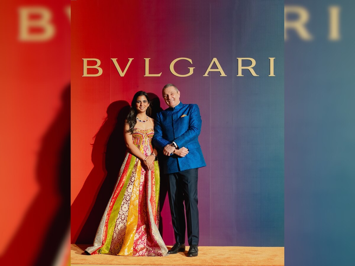 Esha Ambani Strong bond Shloka Ambani Radhika Merchant in Holi Party ...