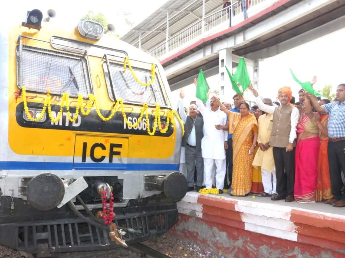 Passenger train started on Gangapur Dausa track |Dausa News:'26 साल बाद ...