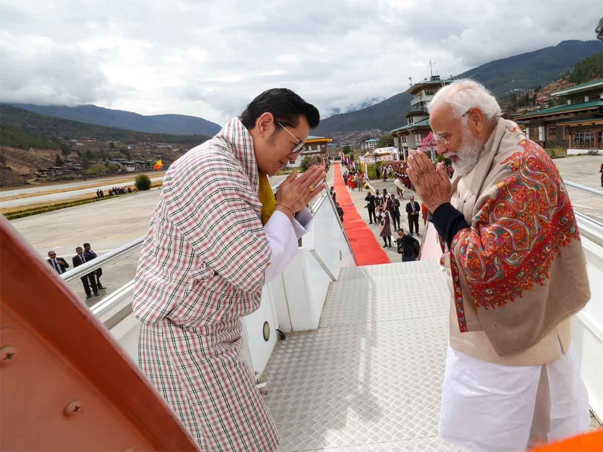 PM Narendra Modi Bhutan Visit Bhutan King won the heart came to drop the Prime Minister to the ...