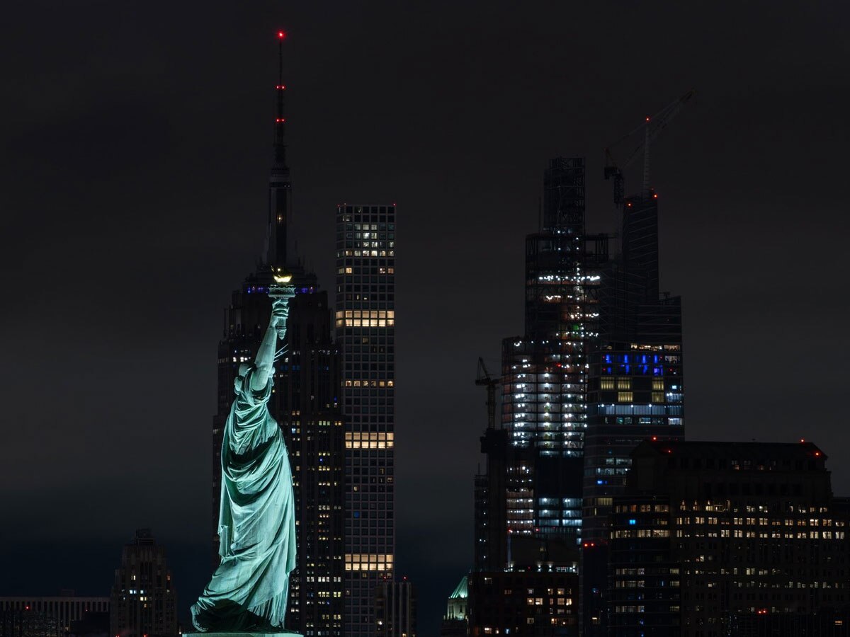 Photos Of World Famous Monuments Of Top Global Cities During Earth Hour ...