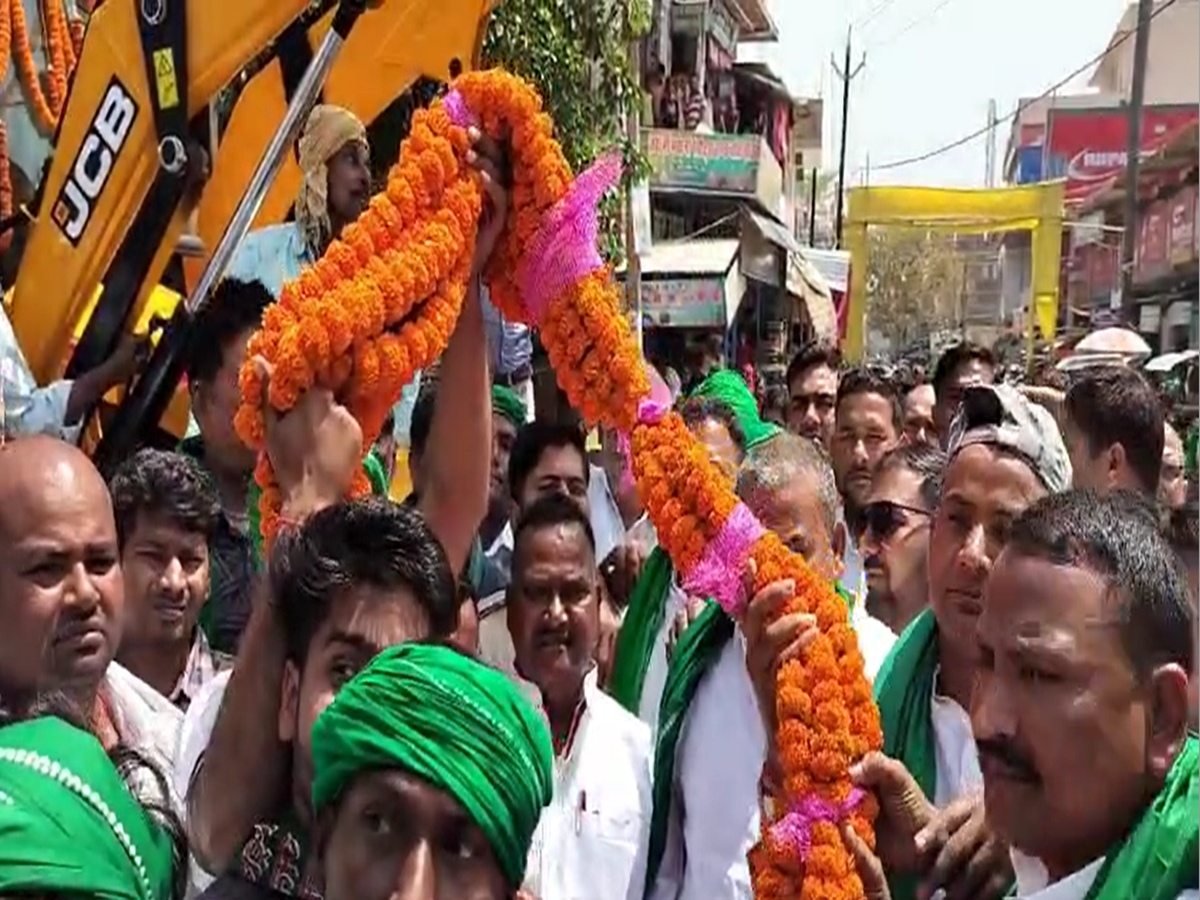 Lalu Yadav Daughter Rohini Acharya Road Show In Parsa People Rained