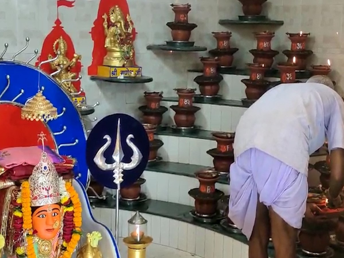 Chaitra Navratri 2024 Balod Maa Ganga Maiya temple illuminated with 900 ...