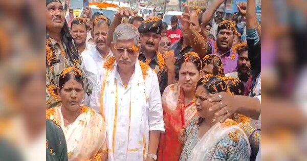Lok Sabha Election 2024 In Jamalpur workers showered flowers on Lalan ...