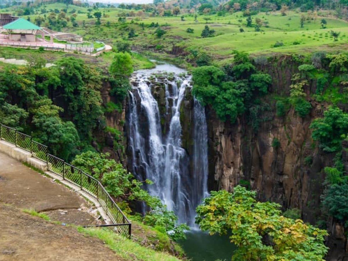 mp tourism Top 10 Waterfalls In Indore patalpani bamniya kund ...